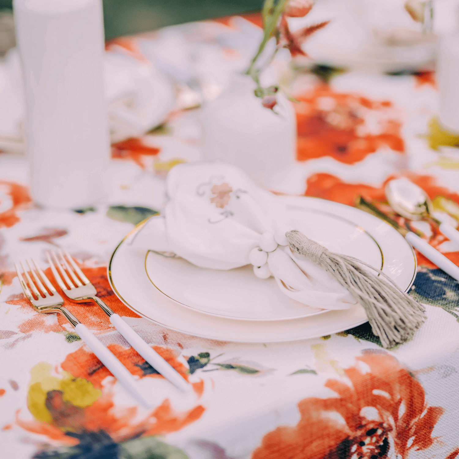 8 In. Elegant Ivory Classic Design Plastic Plates