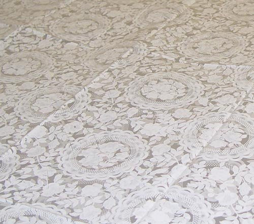 White Lace plastic table cover